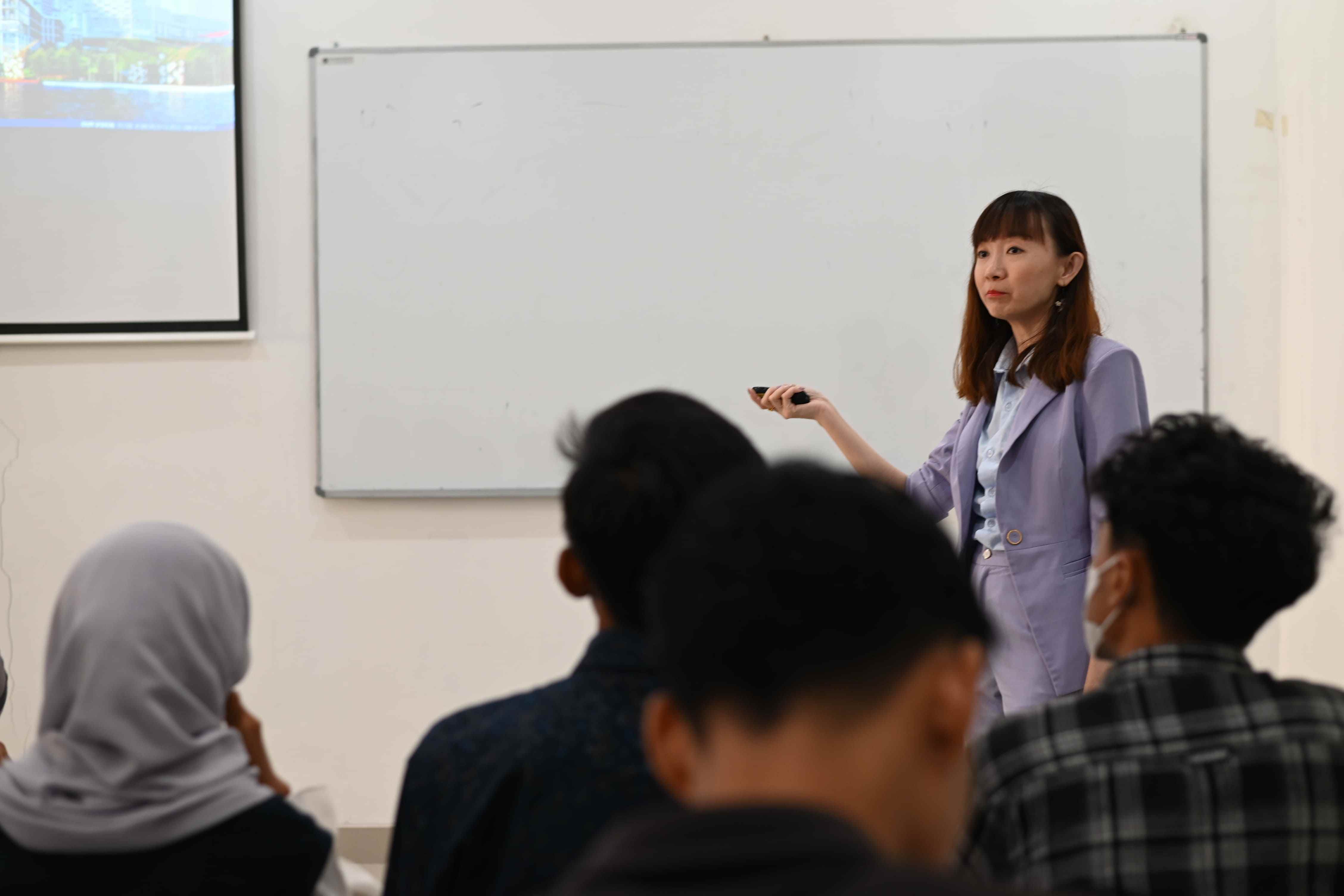 FEB UNY Welcomes Visiting Professor Dr. Stella Ong Kim Yoke from Sunway University | Prodi ...